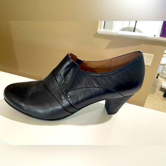 Umberto Raffini | Shoes | Umberto Raffini Naomi Booties | Poshmark